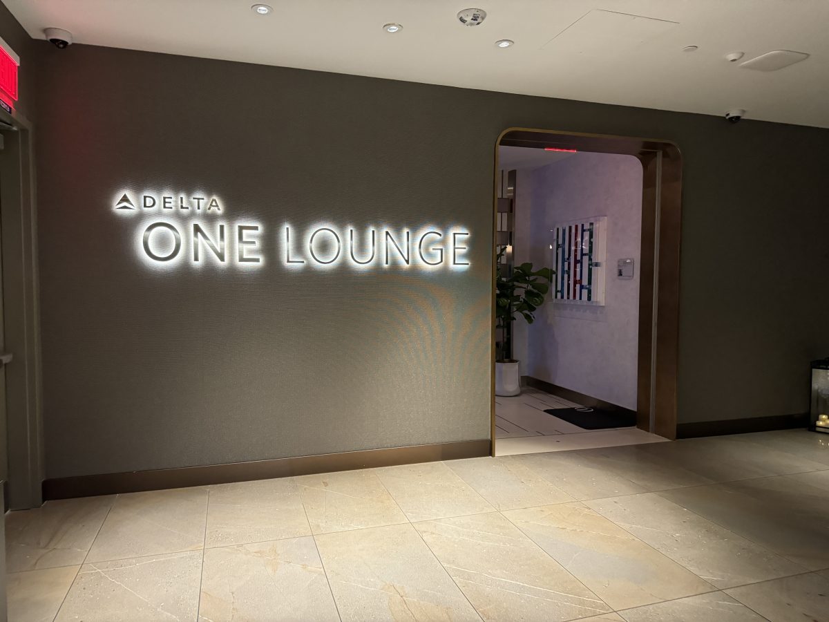 WOW: Delta One Lounge LAX is Incredible - food.wada.travel